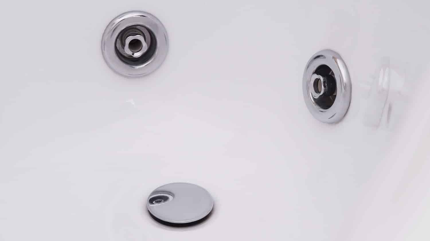 4 Easy Steps to Clean a Jacuzzi Tub | Atkinson Inspection Services